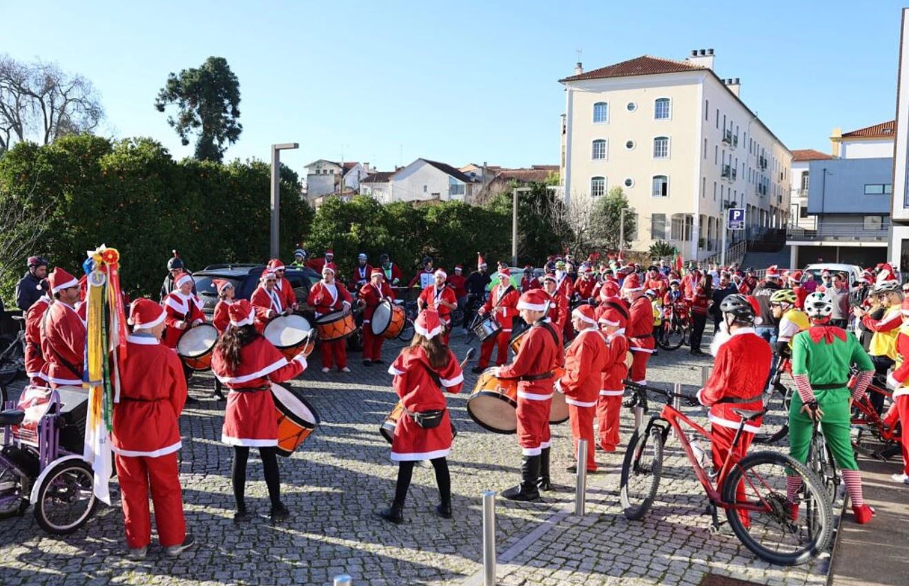 Passeio de Pais Natais juntou cerca de uma centena de cicloturistas em ...